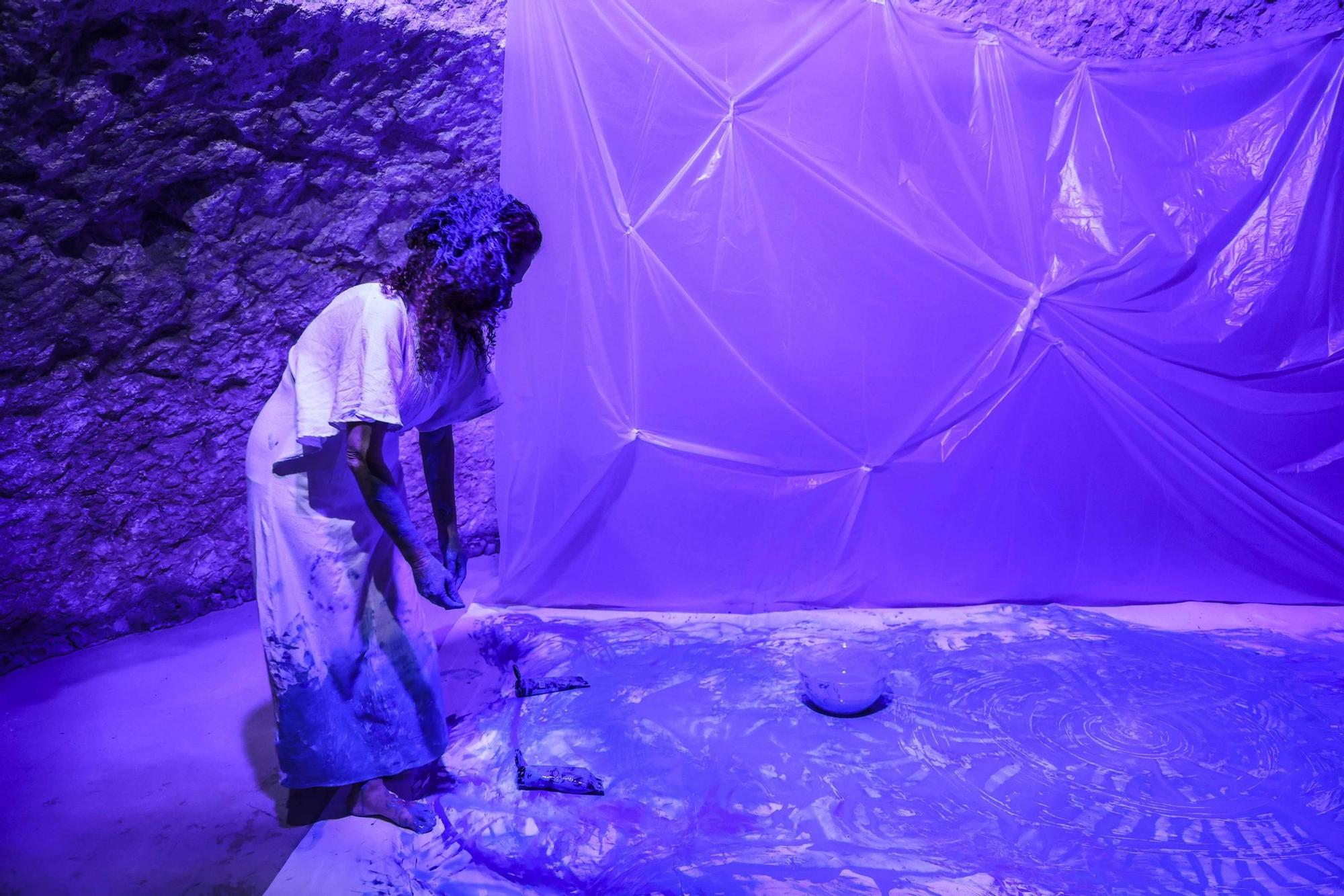 La artista costarricense Karla Solano instala "Origen" en la nueva sala ...