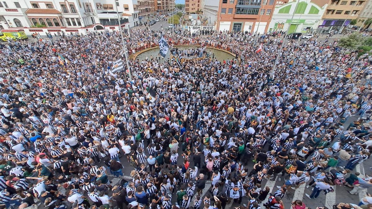 La fuente del Castalia abarrotada tras el ascenso a Segunda del ...
