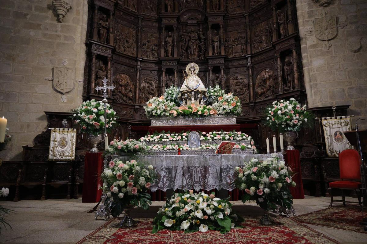 La Virgen de la Montaña luce el manto número 138 en una jornada de ...