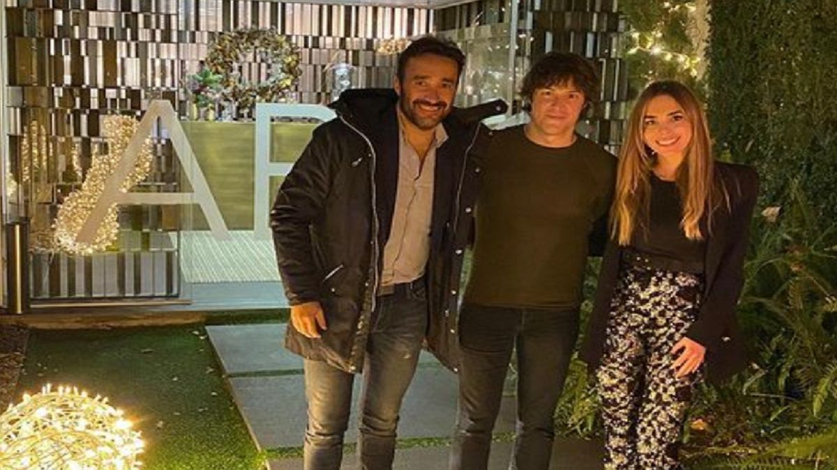 Juanma Castaño celebra su victoria en Masterchef con Helena Condis