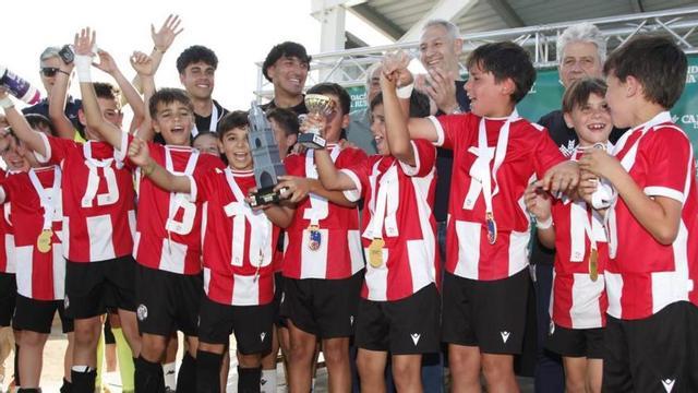 El Benjamín A del Zamora CF se impone y levanta el trofeo en la "Toro Cup"