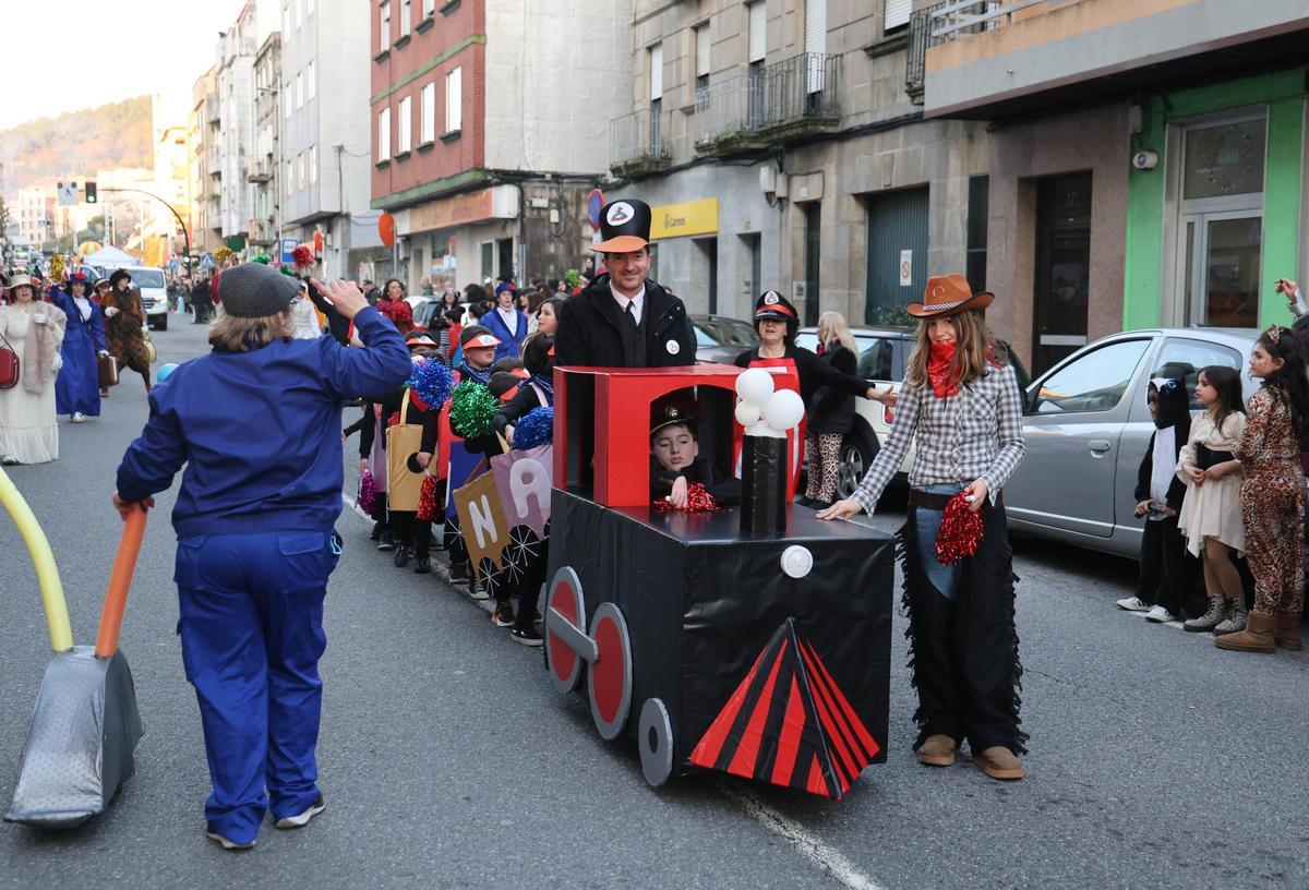 Chapela celebra su desfile de Entroido con el Enterro do Berete