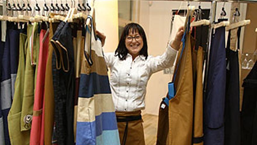 Los 'mandil-bolsa' de Loli Sines, en su 'VaiVen'