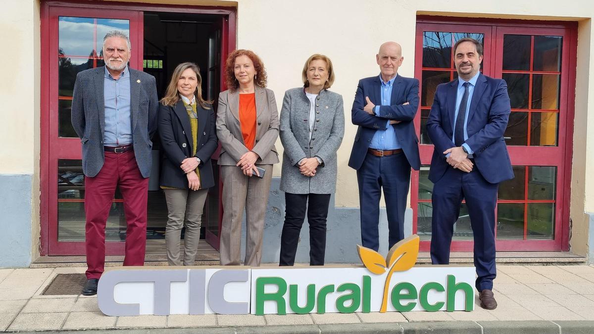Delia Losa destaca el "gran interés" del Centro Tecnológico RuralTech de Peón (Villaviciosa)