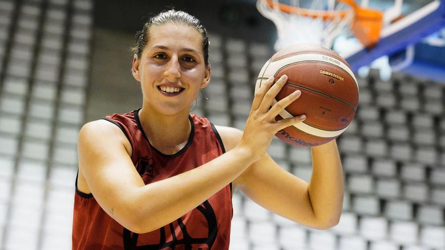 María Araújo: «Si no defenses i si no agafes rebots, tampoc tindràs ...