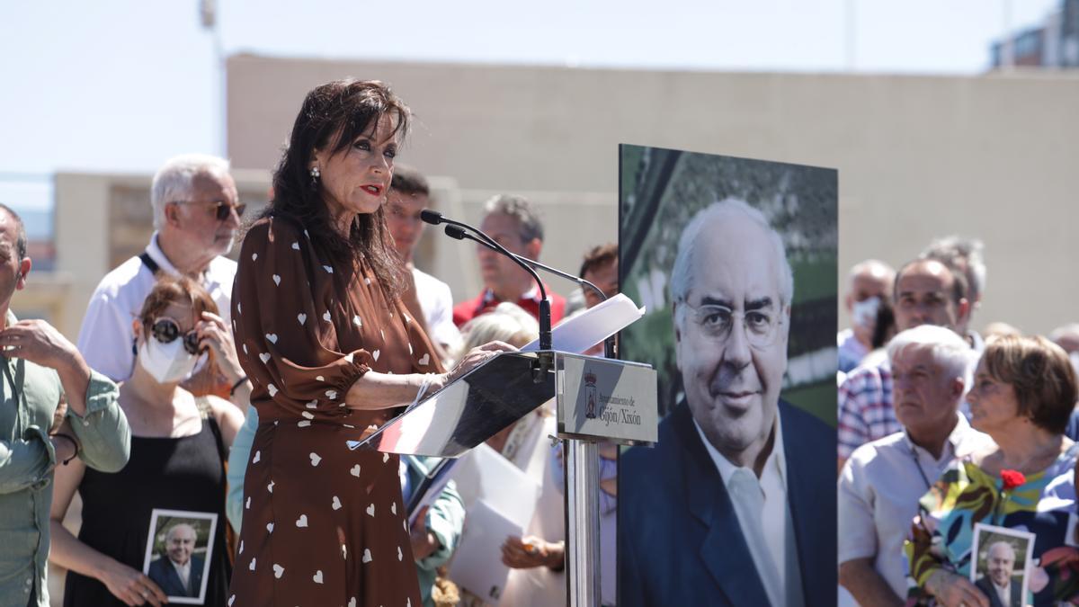 El emotivo discurso de Marisol Saavedra, la viuda de Tini Areces en su homenaje a Poniente: "En ...