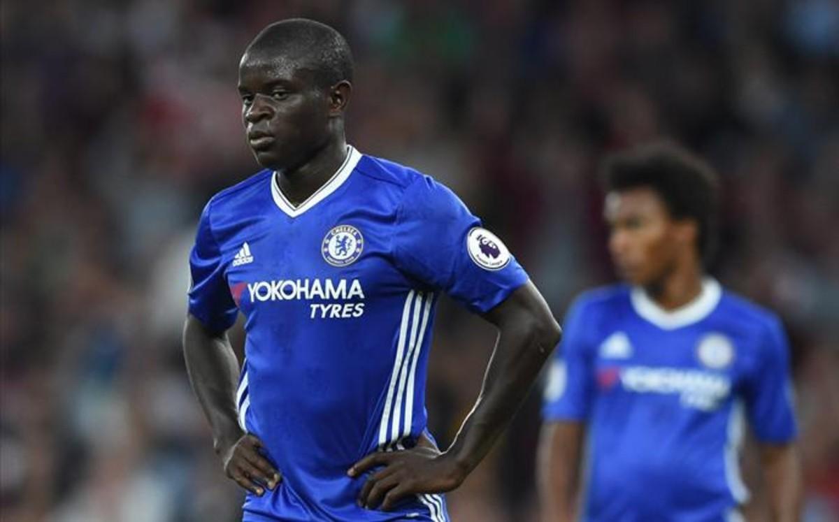 Kanté recibe a un Leicester que le extraña