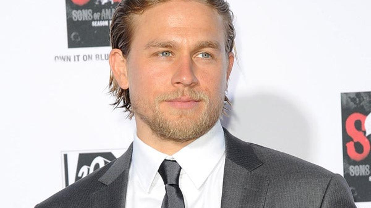 Charlie Hunnam rompe su silencio - Cuore