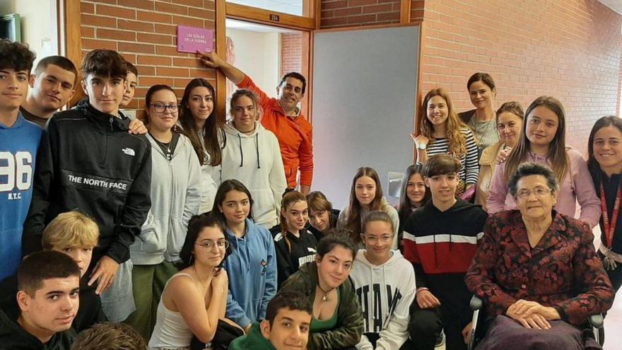 El IES Río Nora rinde homenaje a la labor de las abuelas