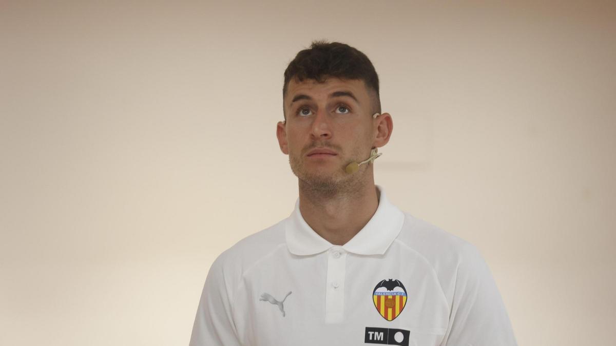 FICHAJES VALENCIA CF: Presentación de Dani Raba: "Elegí el Valencia porque es el Valencia"