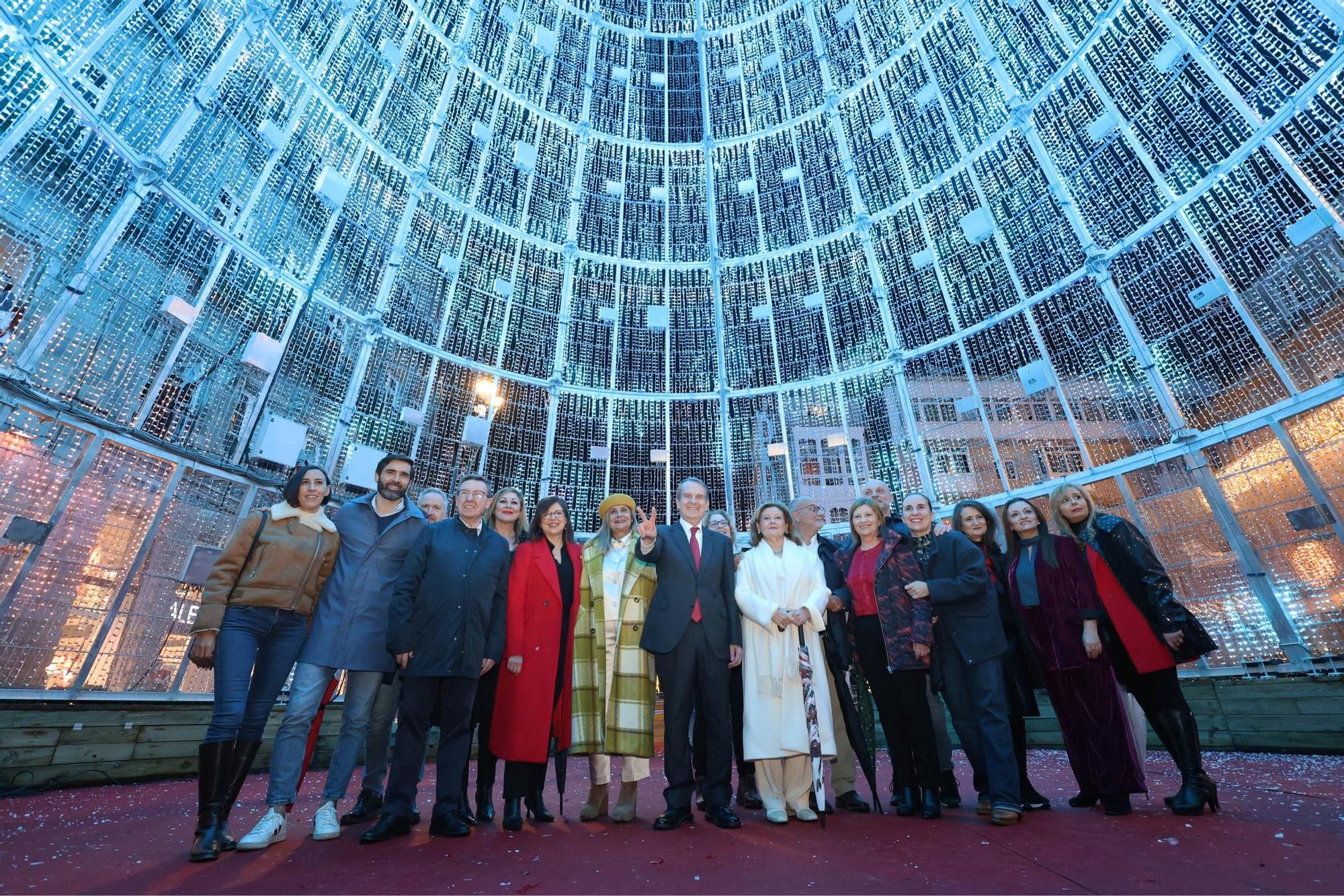Vigo enciende la Navidad más grande de su historia ante miles de personas