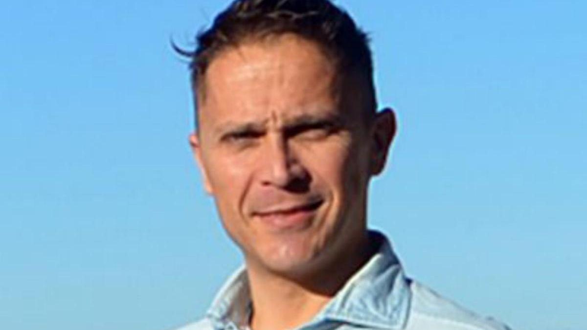 Un toro enmaromado cornea a Alberto Lorenzo, concejal de Fiestas de ...