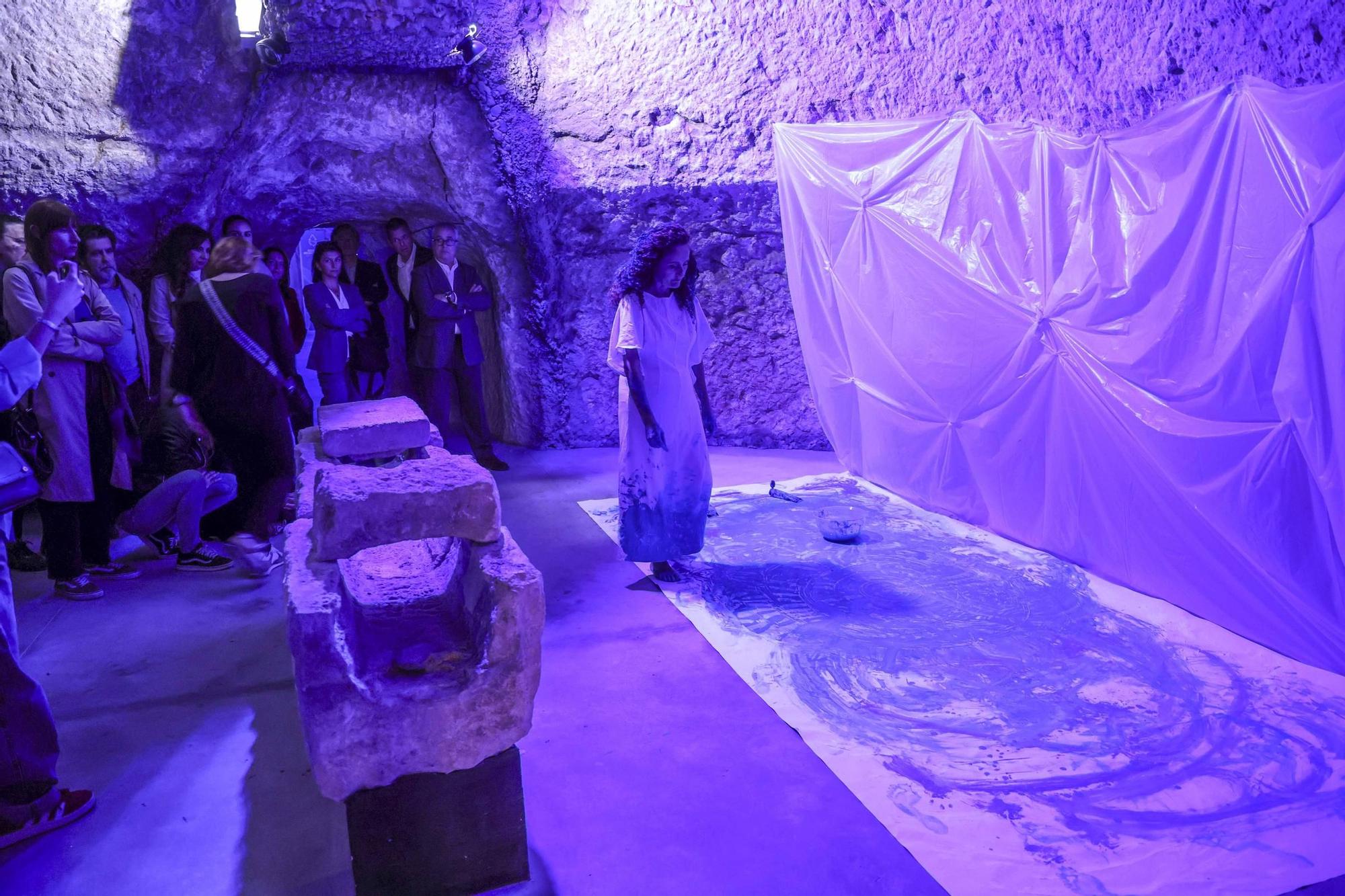 La artista costarricense Karla Solano instala "Origen" en la nueva sala ...