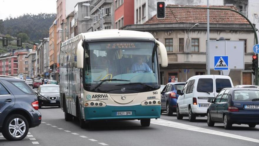 Los buses interurbanos de A Coruña registran un 35% menos de viajeros ...