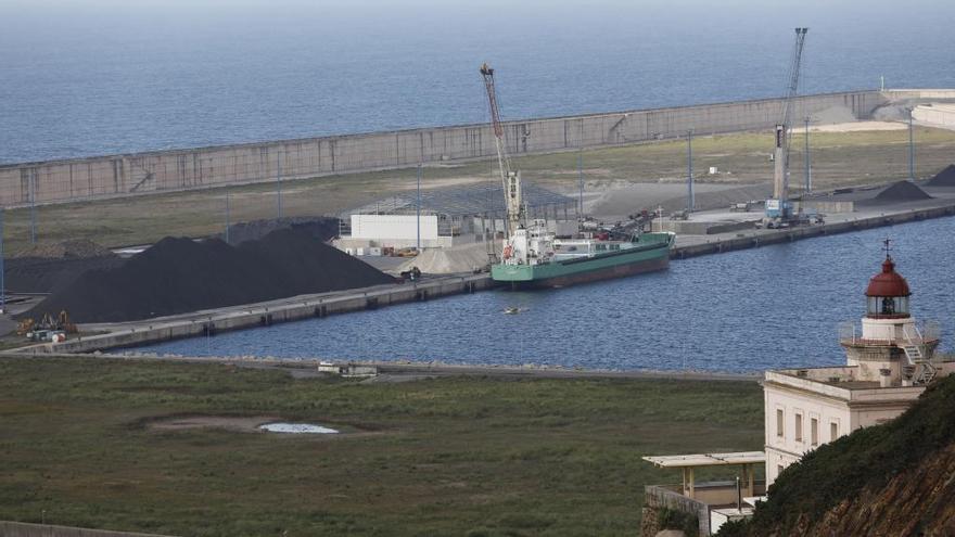 La ampliación de El Musel recibe su primer barco con más de 100.000 ...