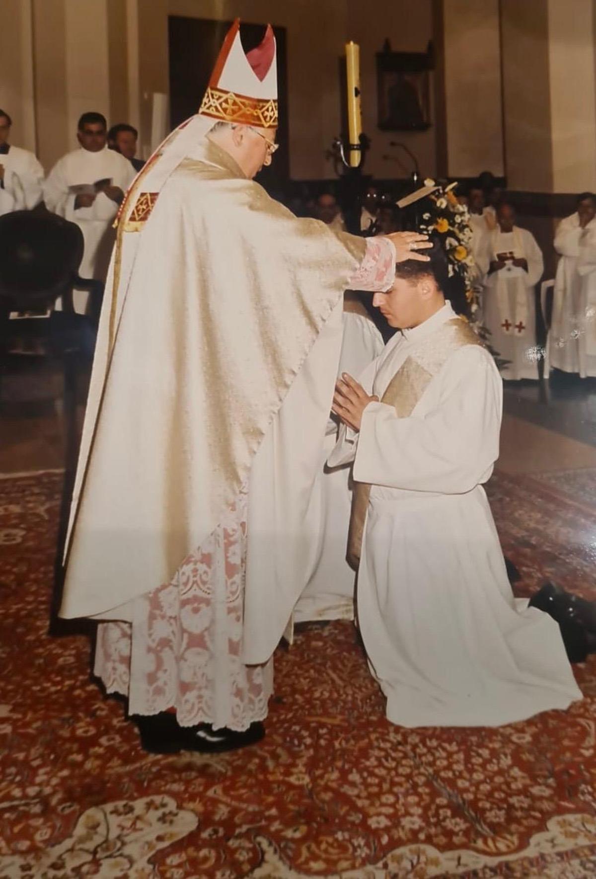 Imágenes de la trayectoria sacerdotal de Vicent Borja al cumplirse 25 ...