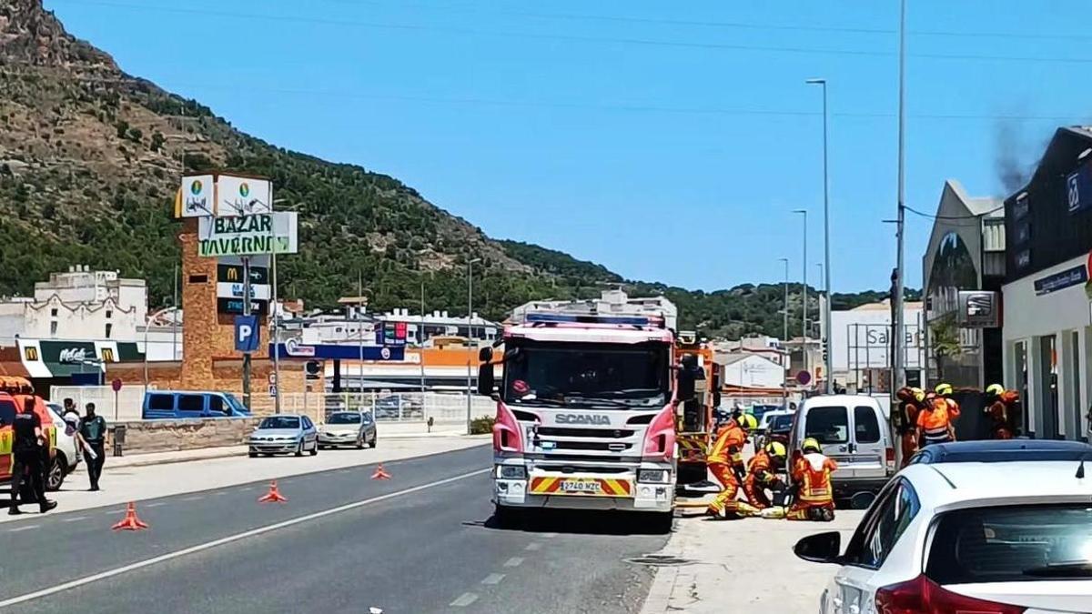 Incendio en un taller y concesionario de coches en Tavernes de la ...