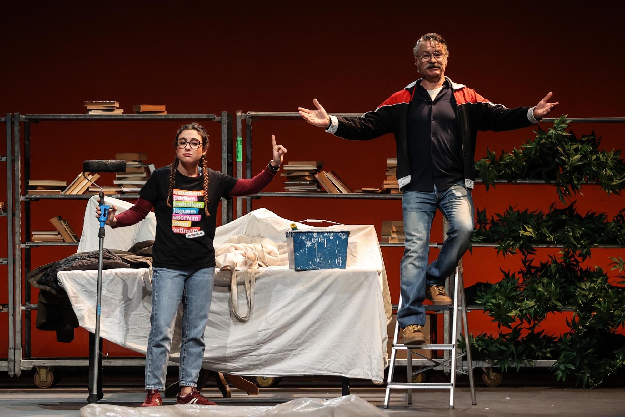 La Dependent homenajea a Isabel-Clara Simó con la obra Paraula d'Isabel-Clara Simó