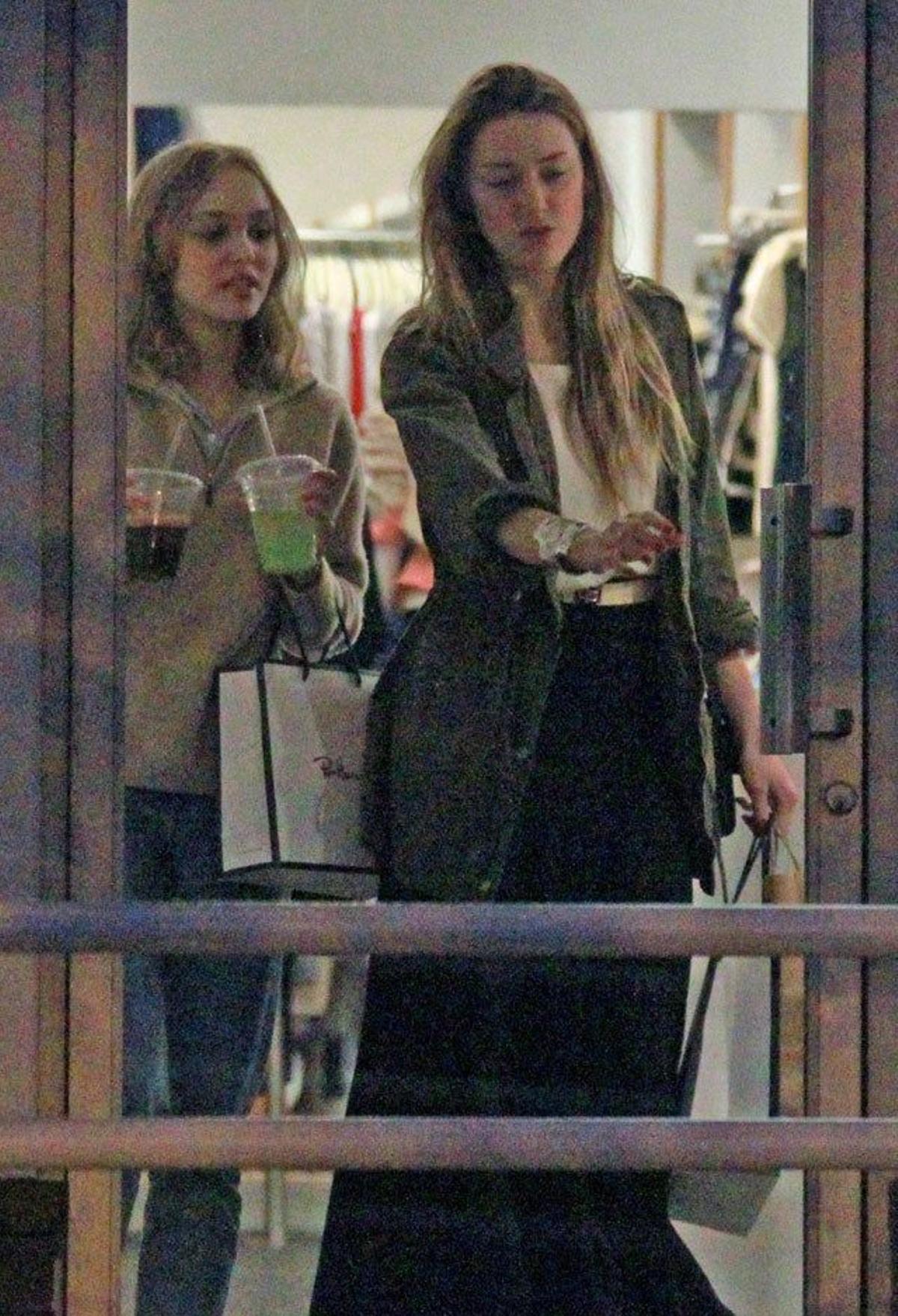 Amber Heard y la hija de Johnny Depp, compañeras de shopping - Cuore