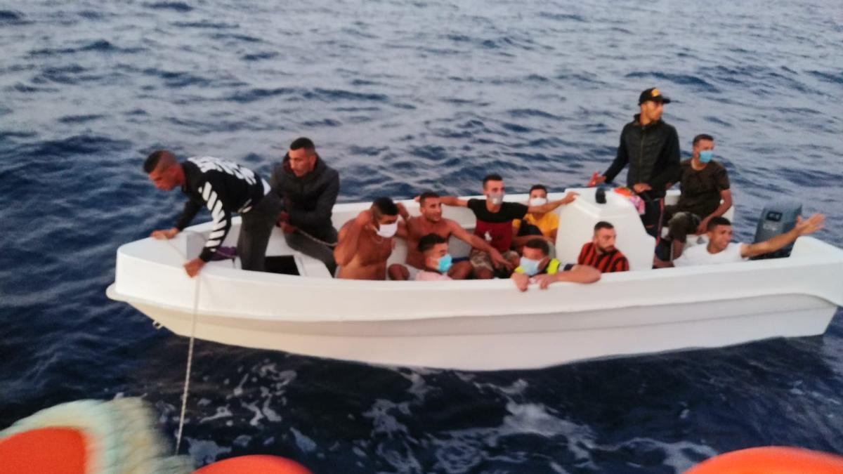 Las estafas de las mafias de pateras de Alicante a las familias incluso ...