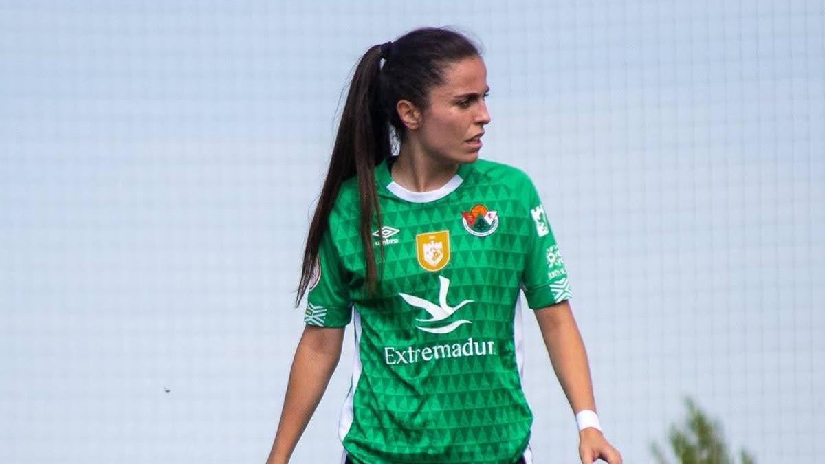 Delia Baz y María Corbacho, con la selección de fútbol playa y Elsa ...