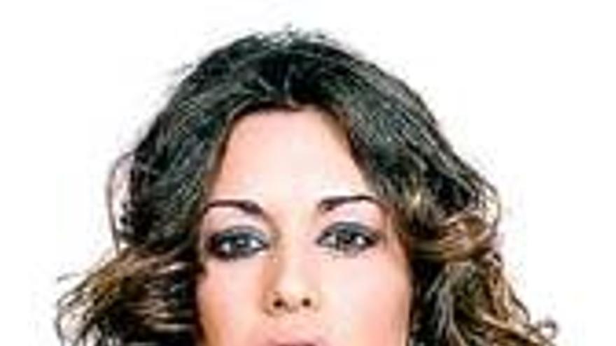 Mayte Medina: MISS BARCELONA 2004 SE DESAHOGA EN LA REVISTA ´INTERVIU´