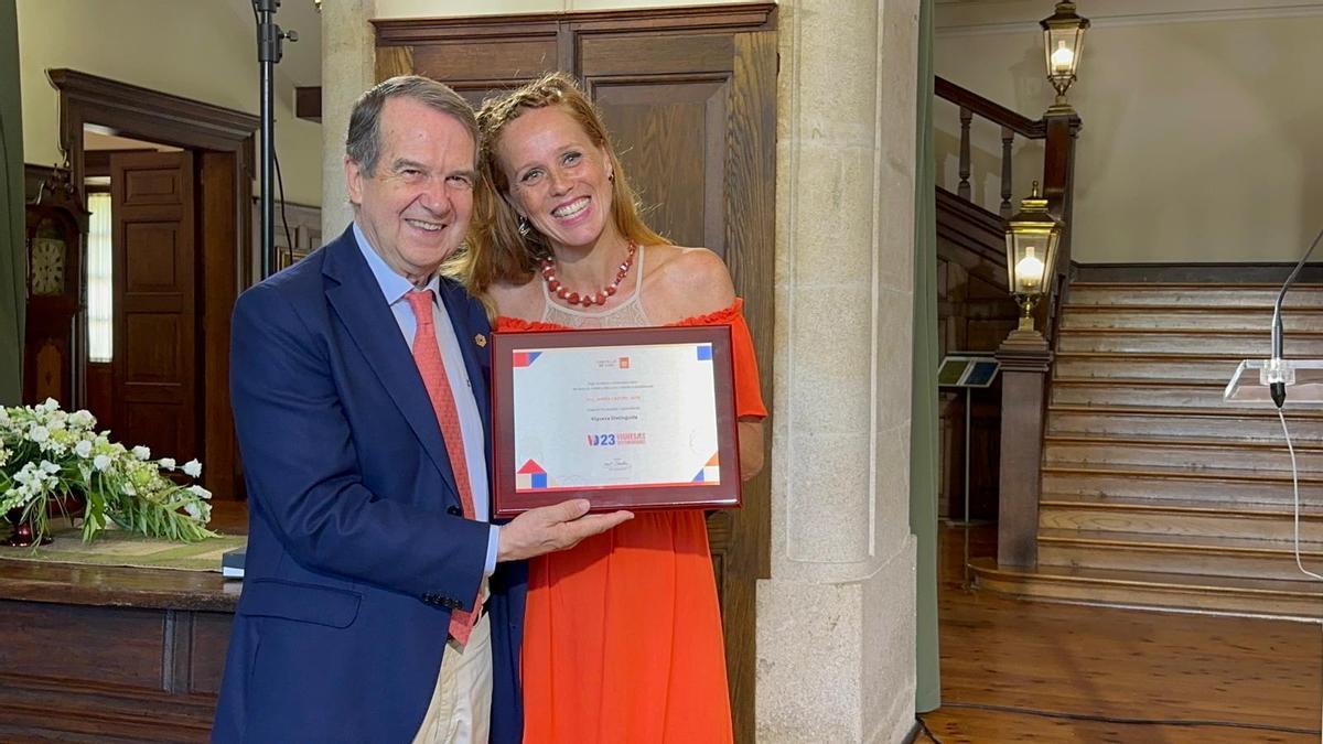 MARÍA CASTRO: María Castro recoge su galardón como 'Viguesa Distinguida'