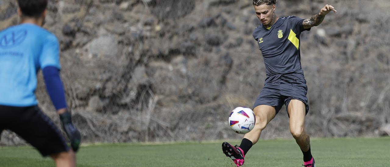 Pretemporada UD: los canteranos Joel Domínguez, Johan Guedes e Iván ...