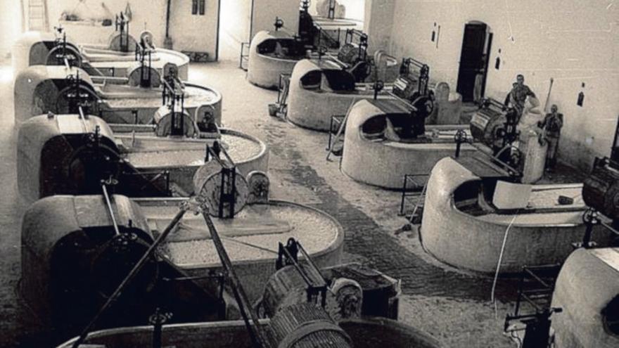 Alcoy adquiere el fondo fotográfico de la famosa industria «Papeleras ...