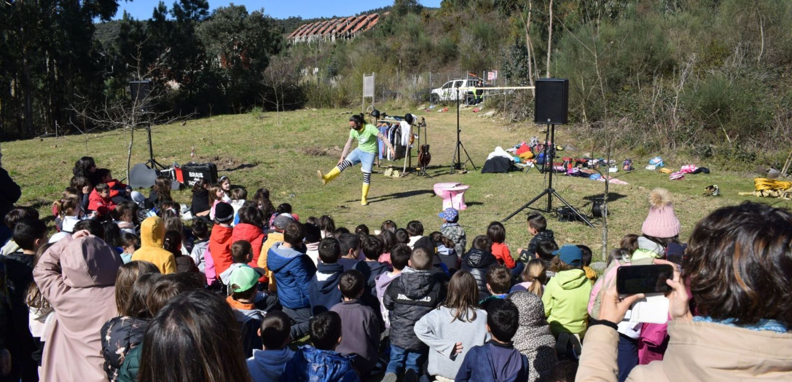 DÍA DEL ÁRBOL EN MOAÑA. Plantación con escolares en Domaio