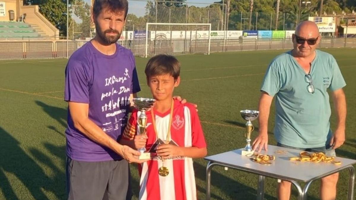 Fútbol | Jaume Moll se marcha del Escolar a la selección española ...