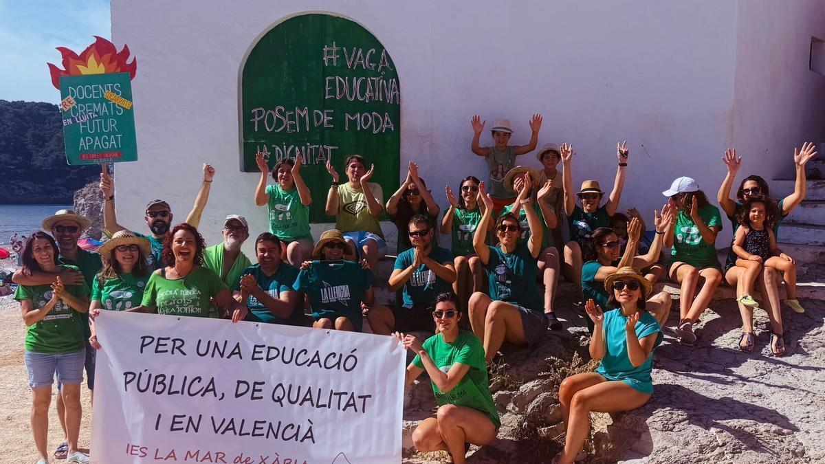 La puerta azul se pone verde | Los docentes transforman un icono ...