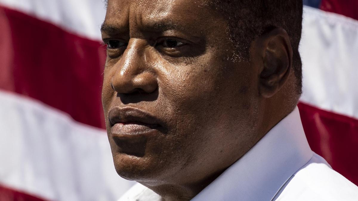 El presentador Larry Elder quiere ser el candidato republicano para 2024
