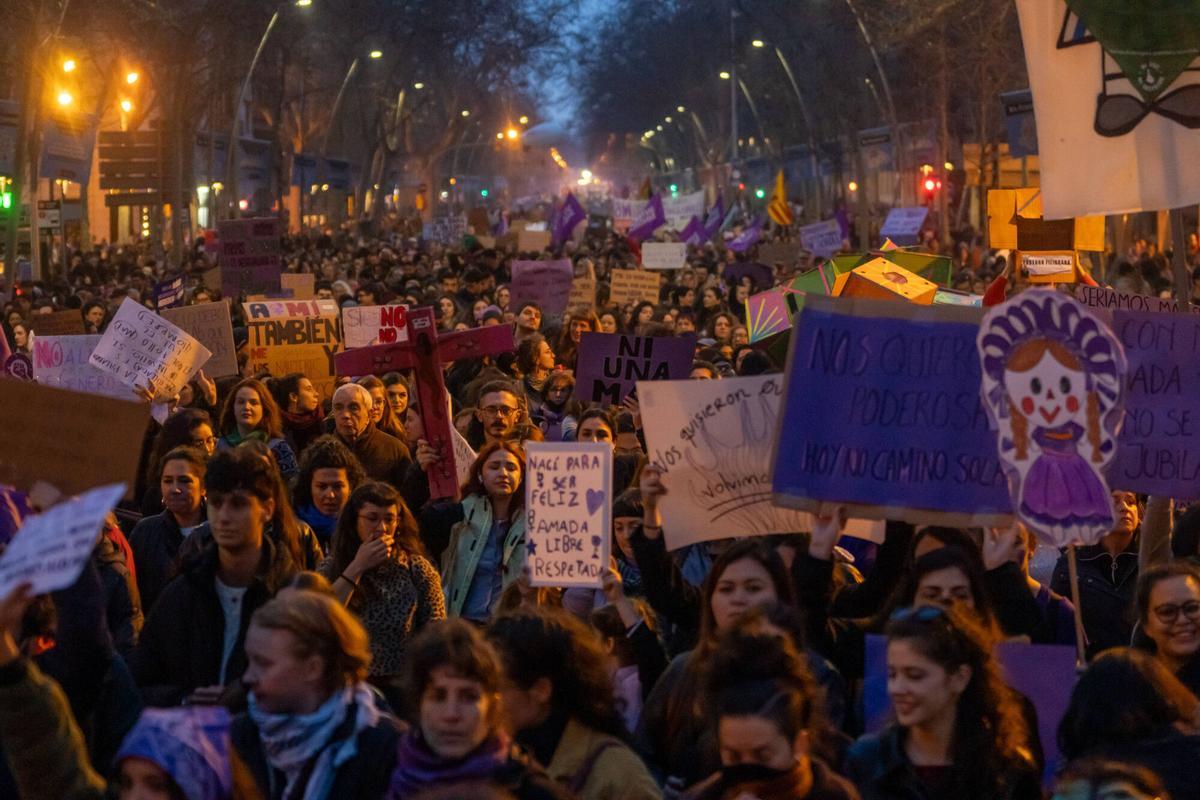 Protesta multitudinaria: miles de personas se movilizan en el 8M de ...