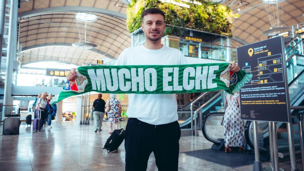 Anselmi ya está en Elche y descubre el Martínez Valero