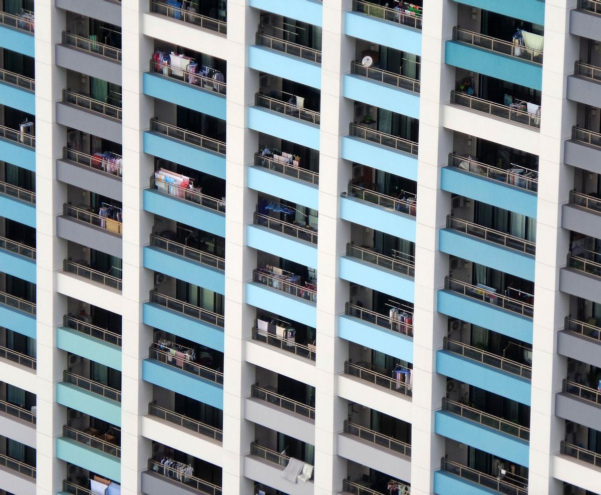 Polémica en un garaje de Zaragoza porque un propietario aparca la moto ...