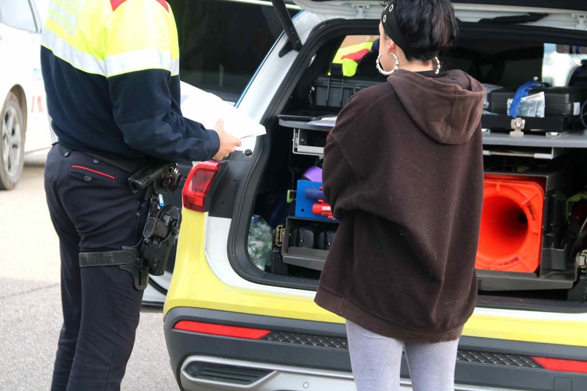 Una 'macrorave' reuneix unes mil persones en un polígon de la Sénia