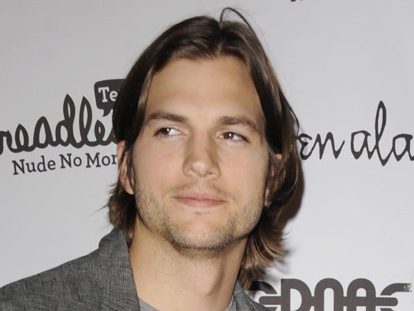 Ashton Kutcher en 'Dos hombres y medio' - Cuore