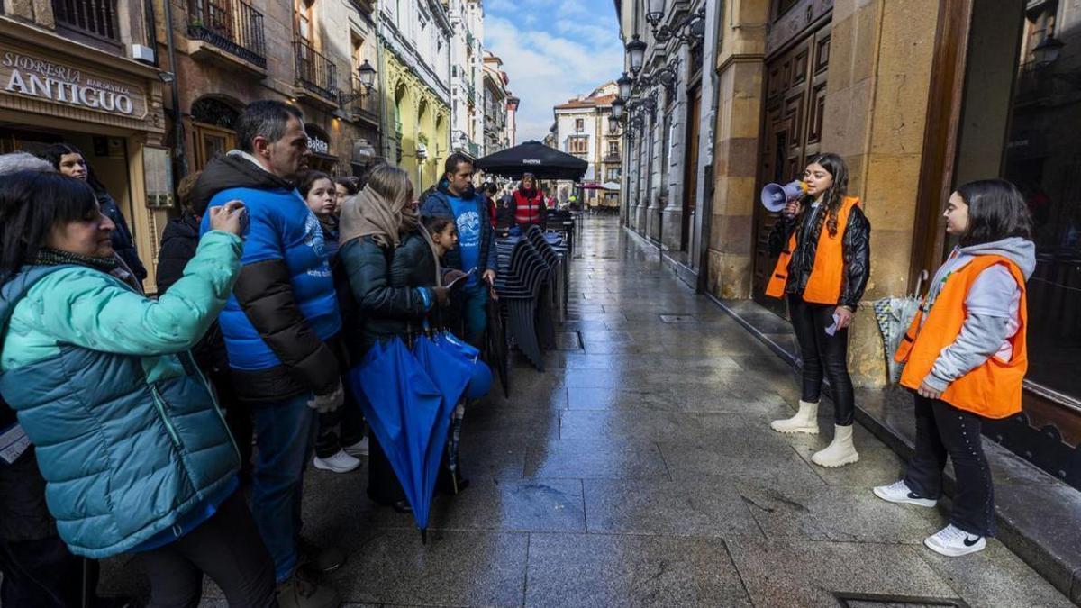 Un paséu solidariu pela Ciudá del Deporte
