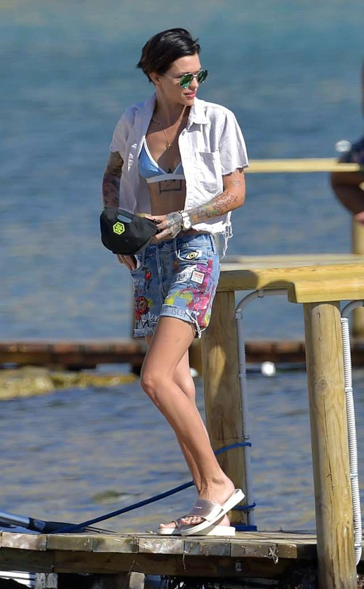 Ruby Rose disfruta del sol de Ibiza junto a su novia - Cuore