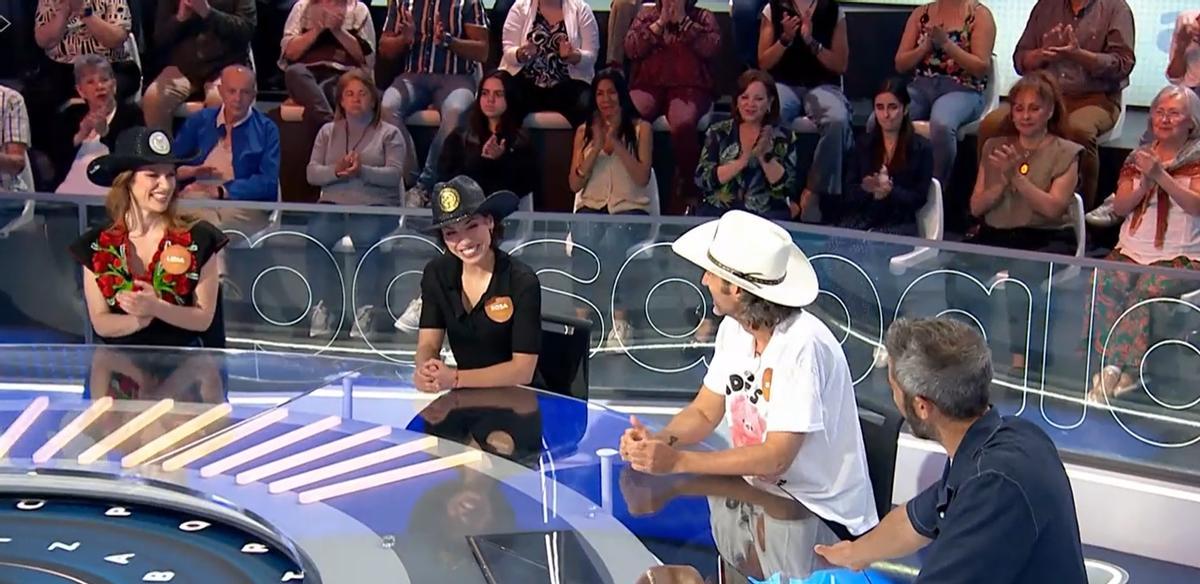 MANU Y ROSA CON SOMBRERO DE COW BOY I Manu pierde la timidez y aparece ...