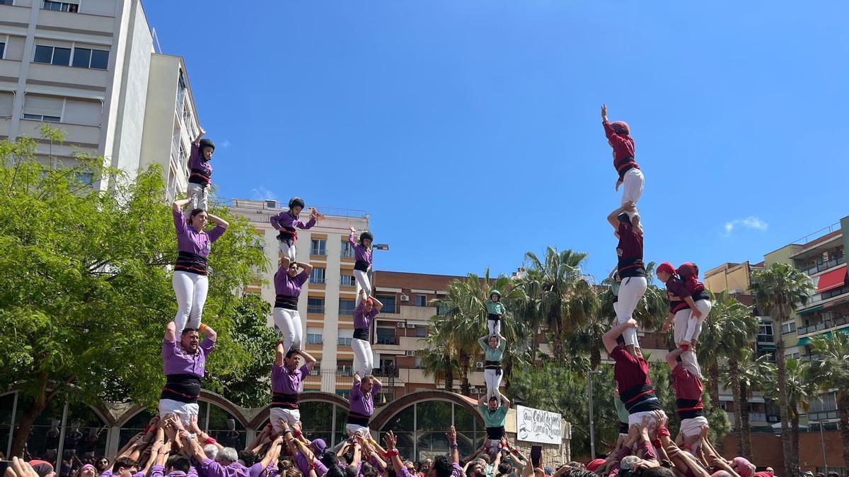 Los 'castellers' de la Esquerra de l'Eixample de Barcelona firman su ...