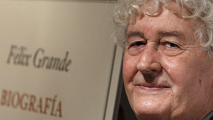 Muere el poeta Félix Grande