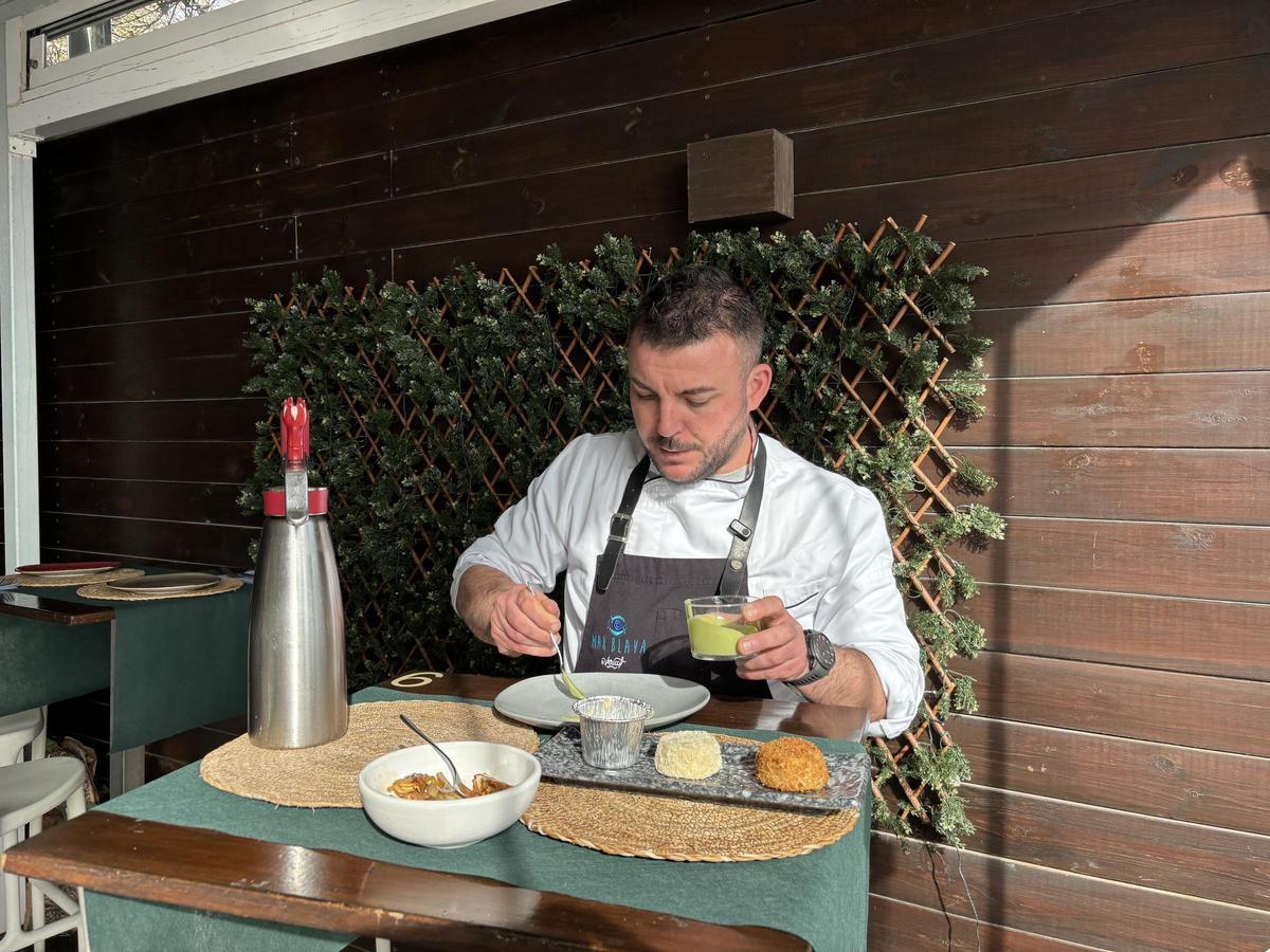 Así se elaboran los mejores pinchos de alcachofa de Benicarló