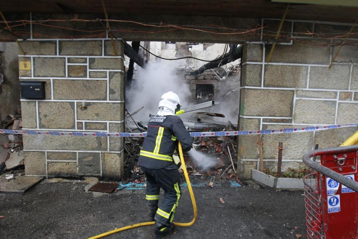 Incendio en Xunqueira de Espadanedo
