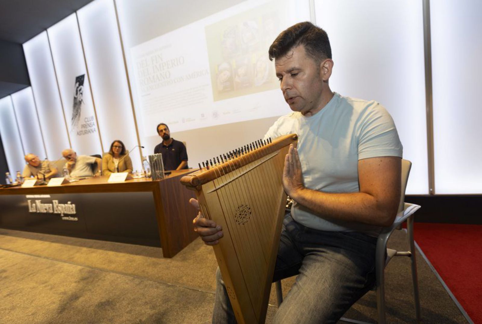 La historia de la Asturias medieval, enseñada con "criterio periodístico" - La Nueva España