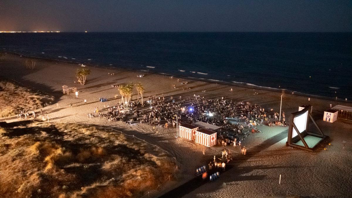 El cine llega a la playa de Canet d’en Berenguer