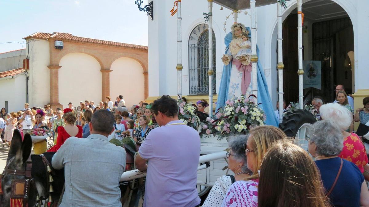 Procesión de la Patrona y corrida de rejones para celebrar el Día de ...