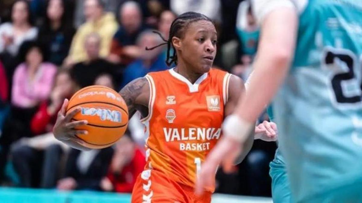 El CAB Estepona hurga en la herida del Valencia Basket (67-66)