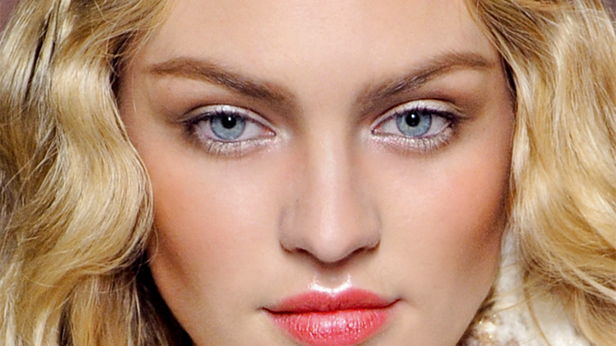 Ojos, labios y piel a la última - Woman